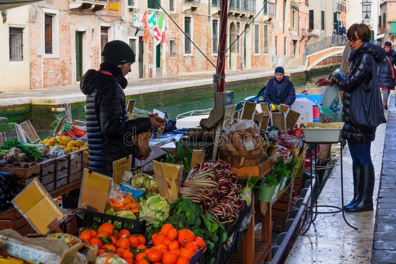 San Barnaba, Venedig redaktionelles foto. Bild von grenzstein - 50734946