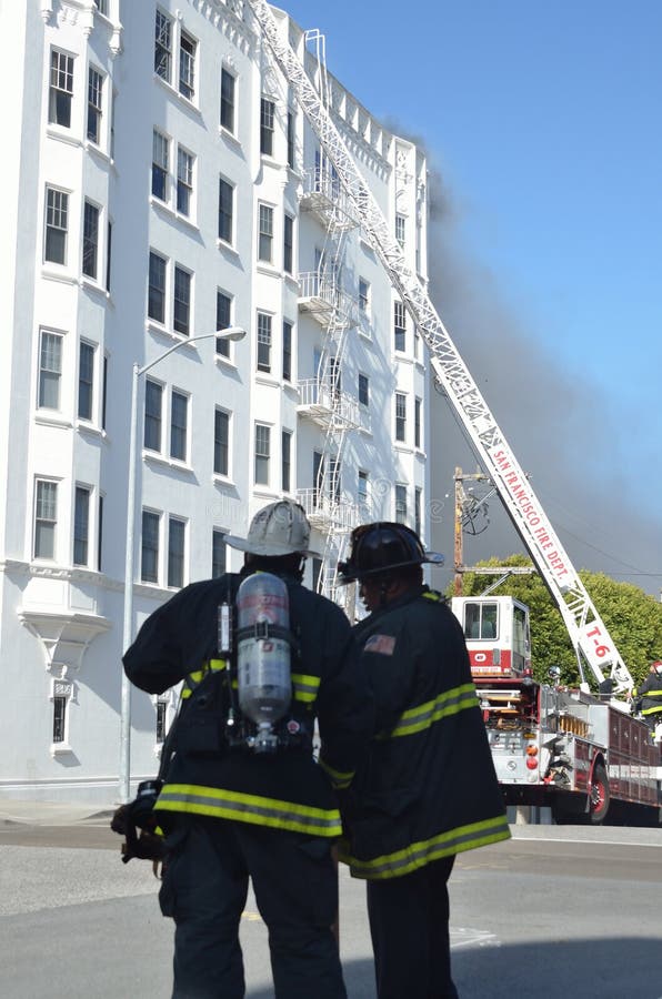 San Francisco Apartment Buidling Fire in the Mission Editorial Photo ...