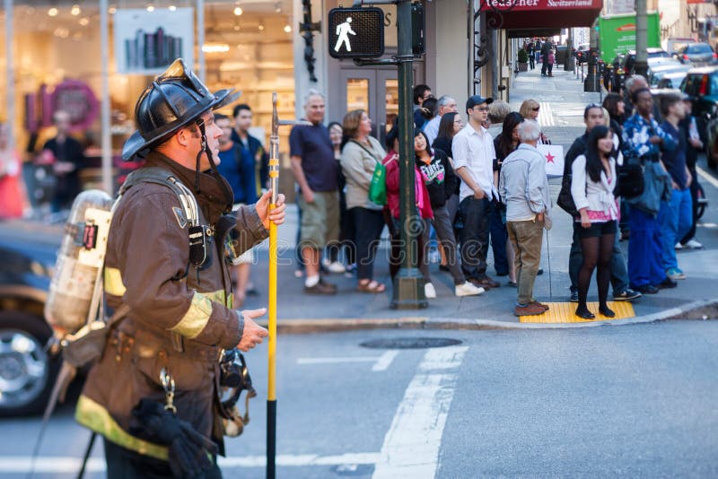 San Francisco Fireman Responding Editorial Image - Image of fire, adult ...