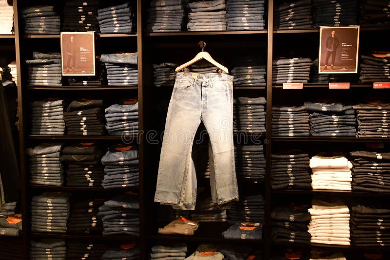 San Francisco, USA - July 13 2016 : Cloth Shop Editorial Photo - Image ...