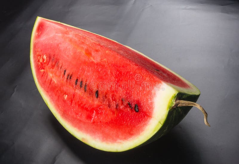Sandía rebanada fresca imagen de archivo. Imagen de maduro - 76050771