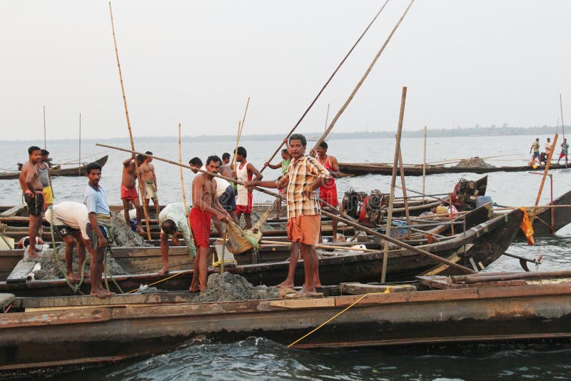 Sand Mining editorial photo. Image of lake, activity - 37736866