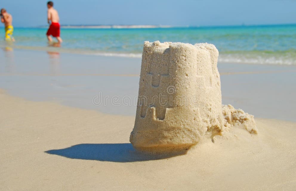 Sand-Schloss und Kinder stockfoto. Bild von florida, spielen - 2130466