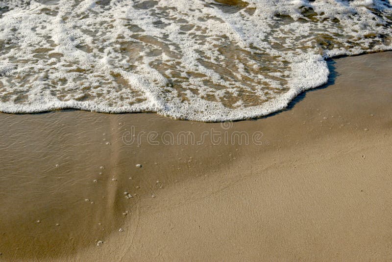 Sand und Wasser stockbild. Bild von gelände, strand, geplätschert ...