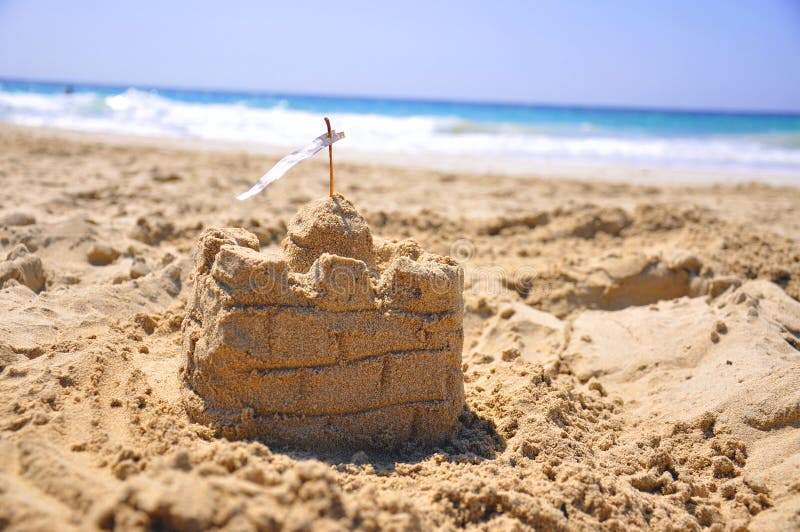 Sandburg auf Strand stockbild. Bild von frieden, aufbau - 31730701