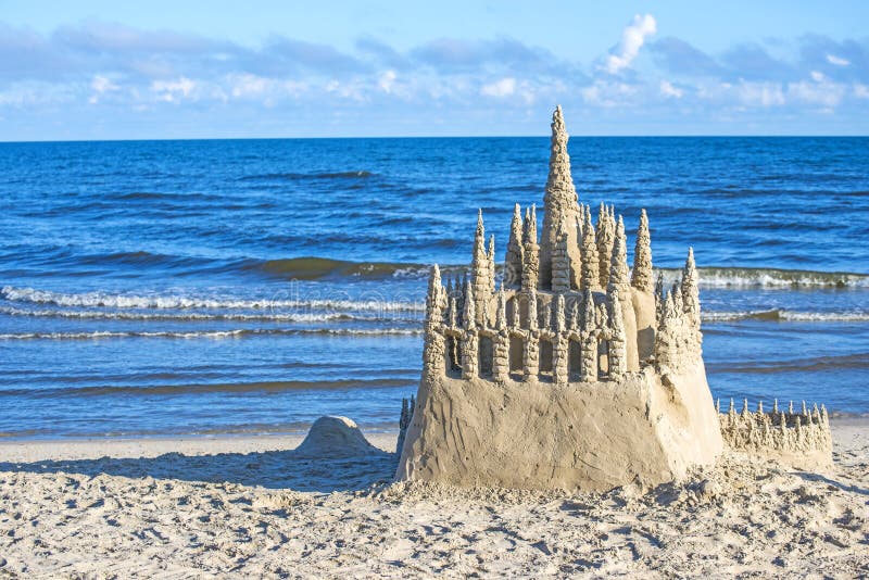 Sandburg Auf Einem Strand Der Ostsee Stockfoto - Bild von meer ...