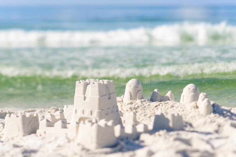 Sandburg Auf Florida-Strand Mit Weißem Sand Stockbild - Bild von ...