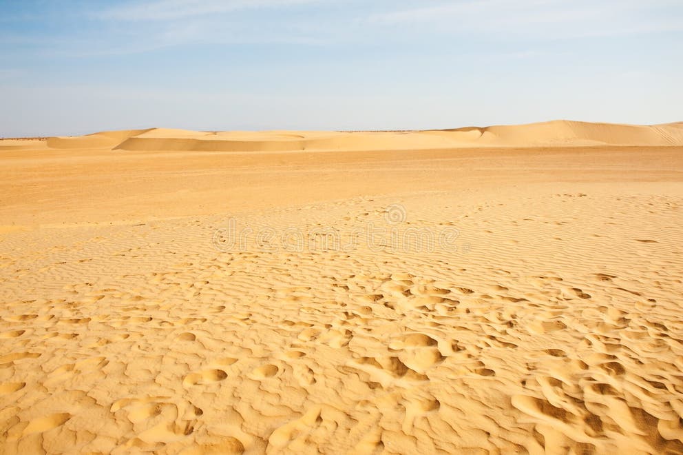 Sanddyner i Sahara arkivfoto. Bild av himmel, extremt - 28476616