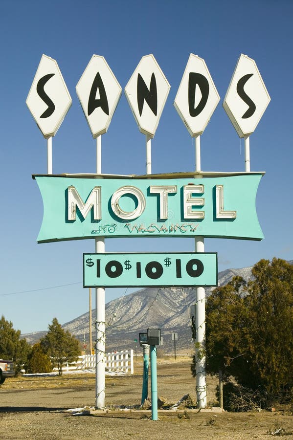 Sands Motel and Sign Historic Route 66. Editorial Stock Photo - Image ...