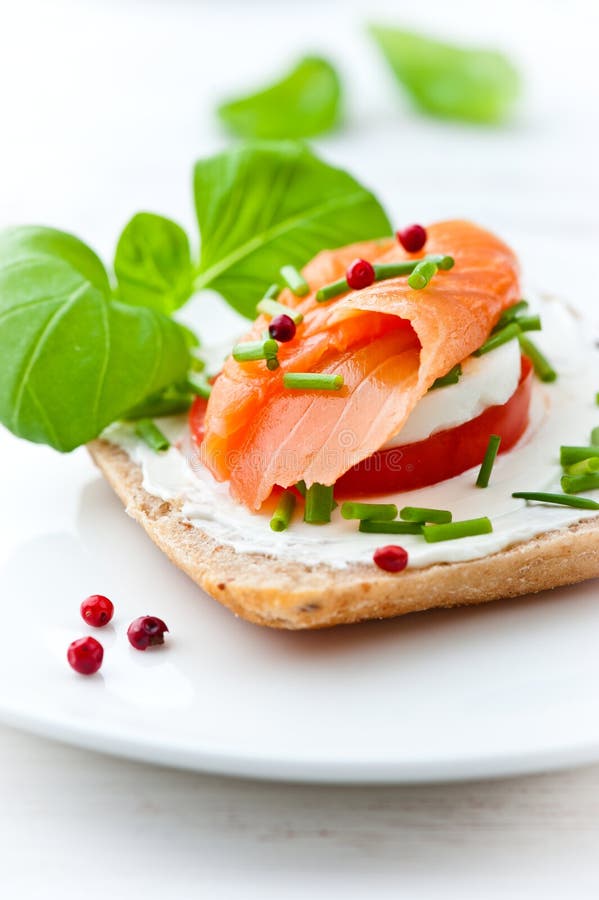 Sandwich Met Roomkaas En Gerookte Zalm Stock Foto - Image of sandwich ...