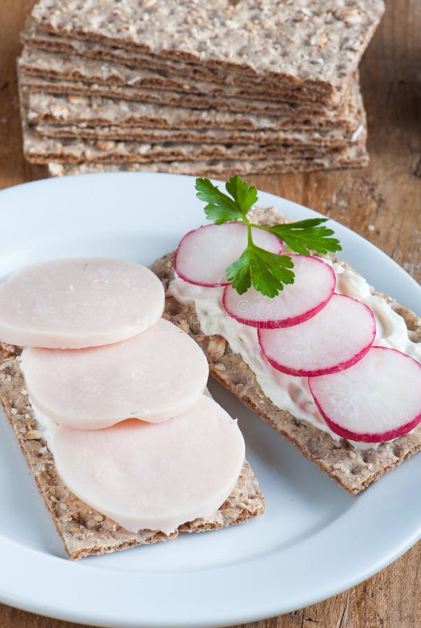 Sandwiches Met Worst En Radijs Stock Afbeelding - Image of snack ...