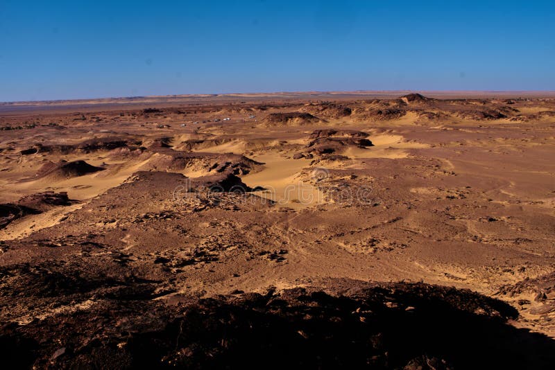 Sandy and Stony Desert Terrain Stock Photo - Image of horizon, badlands ...