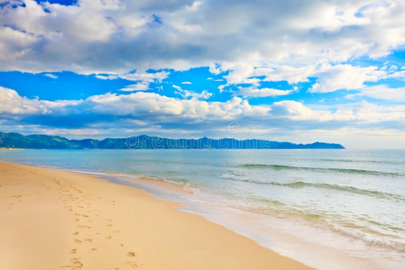 Sandy-Strand stockbild. Bild von sommer, nave, lieferung - 10810417