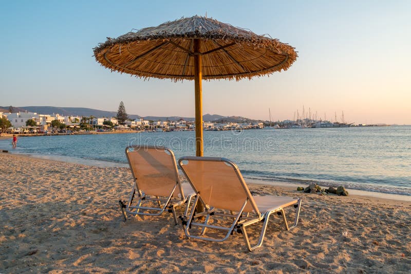 Sandy-Strand Auf Paros-Insel Stockfoto - Bild von paradies, sandig ...
