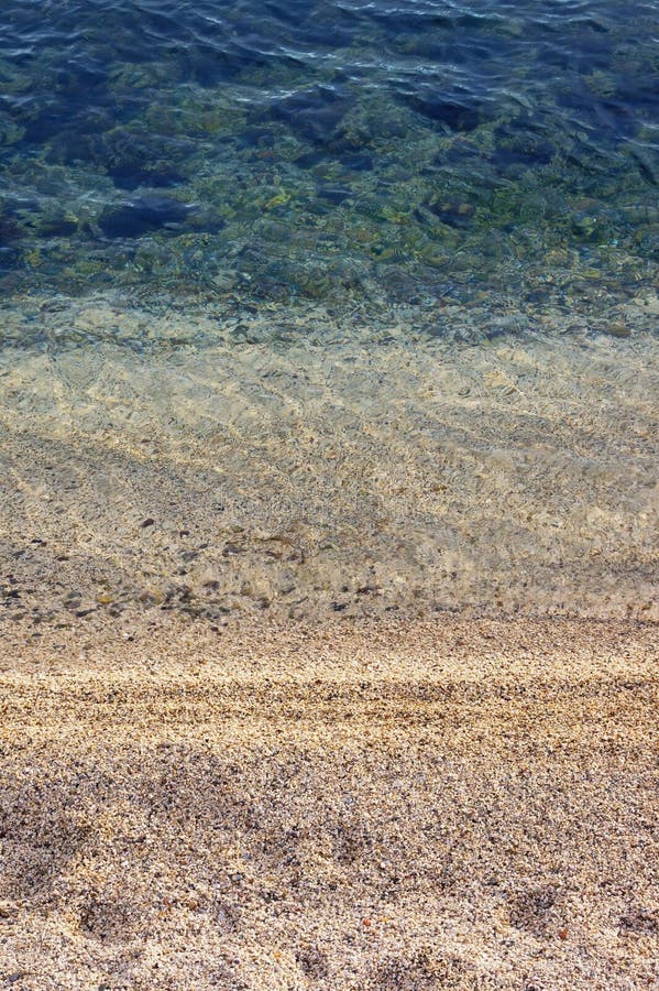 Sandy-Strand am Rand Des Wassers, Gestreifter Hintergrund Stockfoto ...