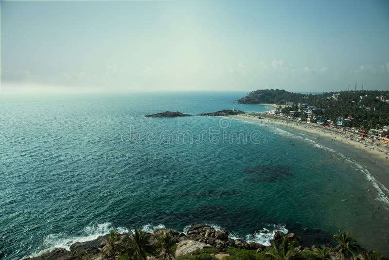 Sandy-Strand Und Blaue Seeansicht Von Oben Stockfoto - Bild von ...
