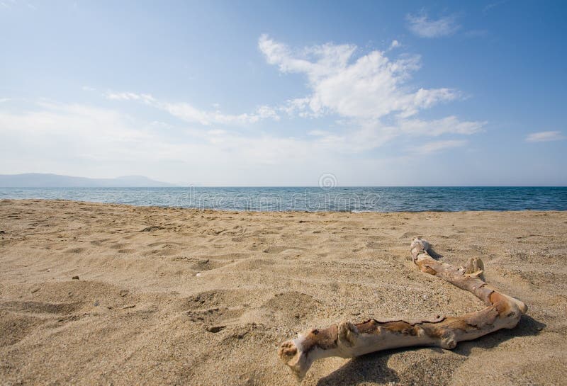 Sandy-Strand und Ozean stockfoto. Bild von körnig, sommerzeit - 12900134