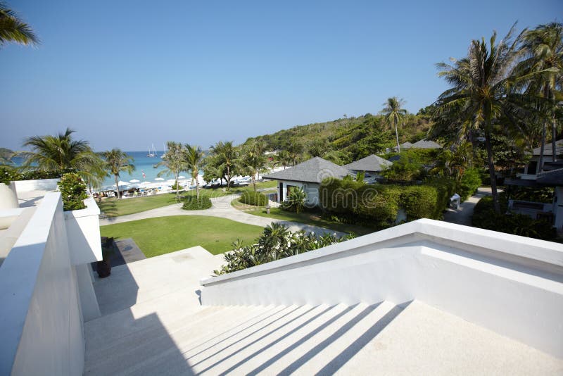 Sandy-Strand Und Tropischer Garten Stockbild - Bild von reise, meer ...