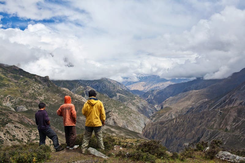 Sangda Pass, Nepal editorial photo. Image of landscape - 28108896