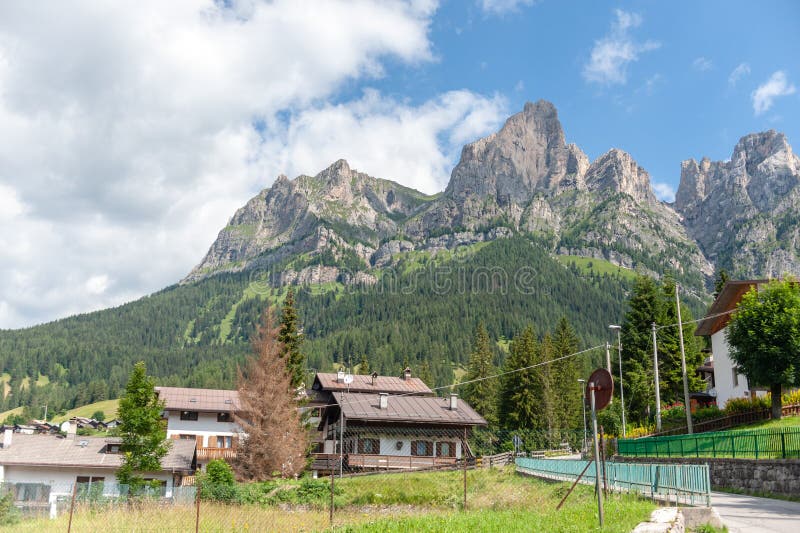 Santa Fosca Italy imagen de archivo. Imagen de vacaciones - 131072171