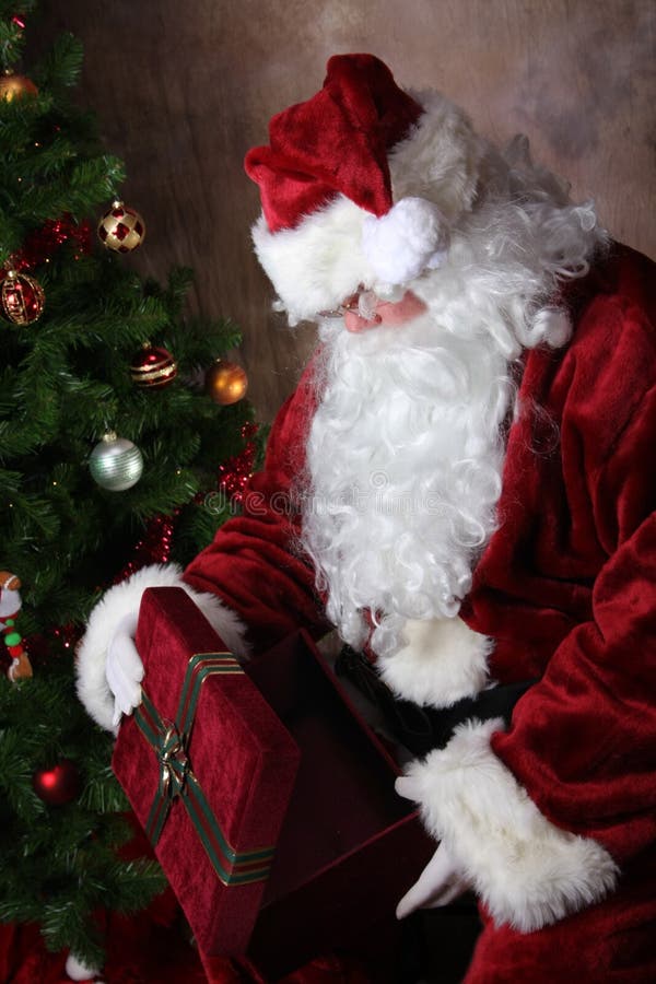 Santa Opening Empty Giftbox Stock Photo - Image of holiday, gift: 7173062