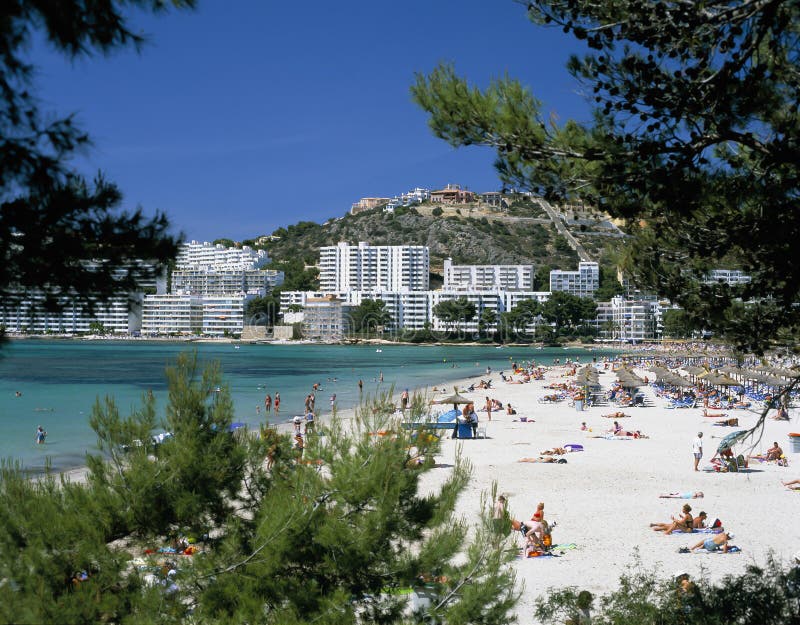 La Plage De Santa Ponsa Dans L'antenne De Majorque. Plage De Sable ...