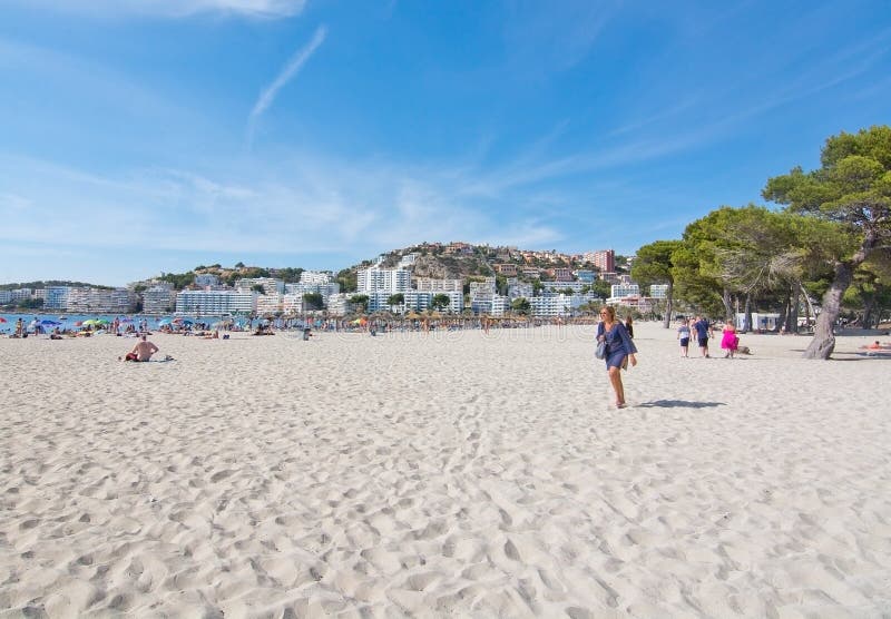 Santa Ponsa-strand Met Zacht Wit Zand Redactionele Fotografie - Image ...