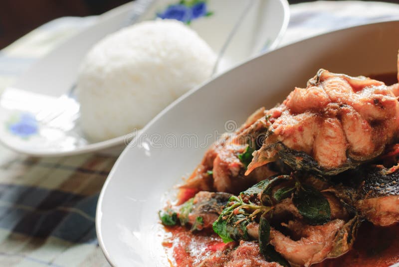 Santed Come Pescados Con Goma De Los Chiles Foto de archivo - Imagen de ...