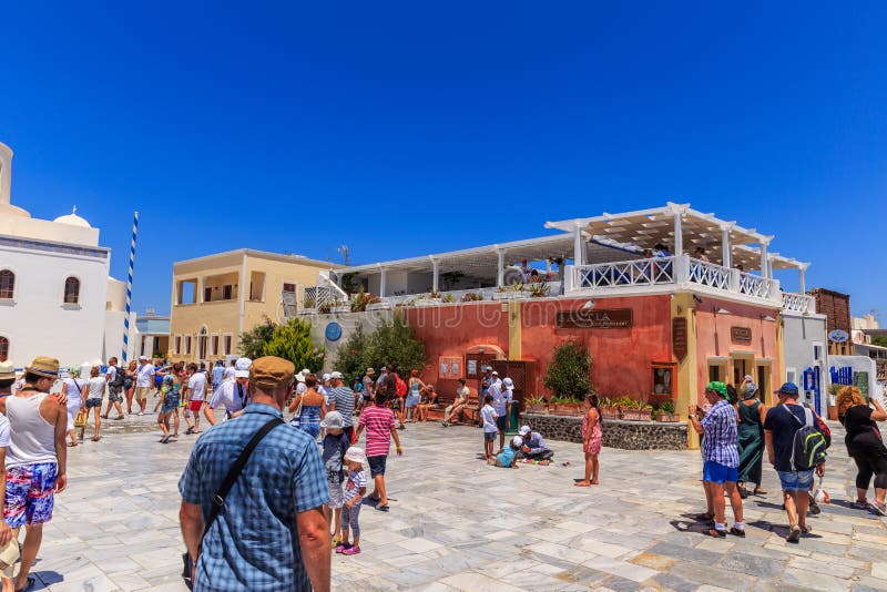 Santorini Oia square editorial stock image. Image of honeymoon - 51065794