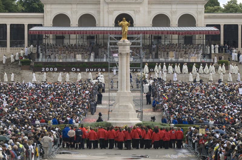 International Pilgrimage at Fatima 13 May Editorial Stock Photo - Image ...