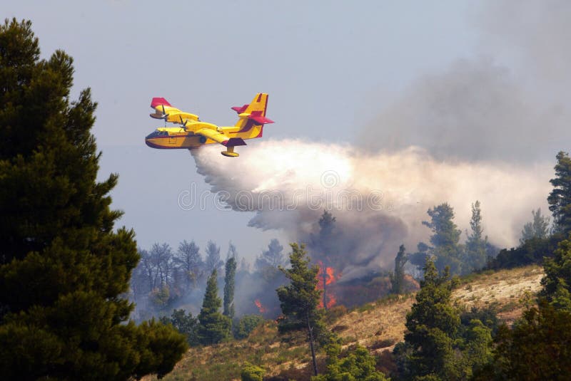 Avion De Sapeur-pompier, Canadair Image stock - Image du destruction ...