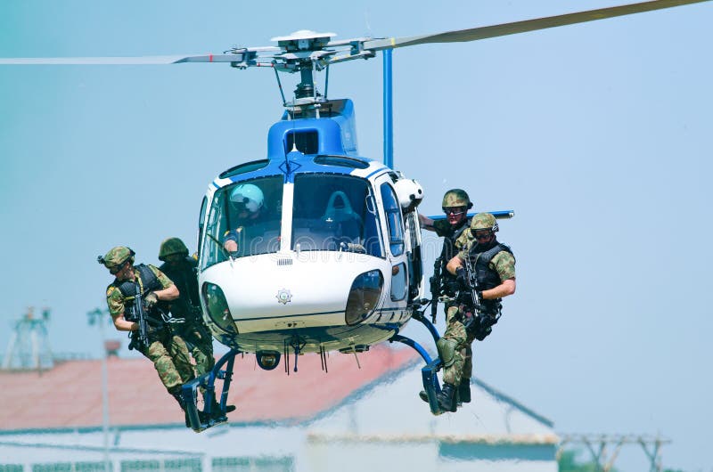SAPS Eurocopter AS350 editorial stock photo. Image of arrest - 27602278