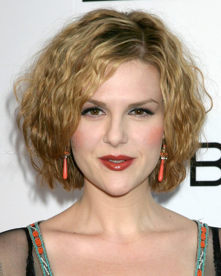 Sara Rue editorial stock photo. Image of bcbg, hills - 26287023