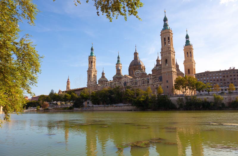 Saragossa, Spanien stockfoto. Bild von bügel, touristisch - 41322600