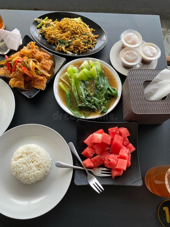 Breakfast with a Very Delicious Menu Stock Image - Image of sarapan ...