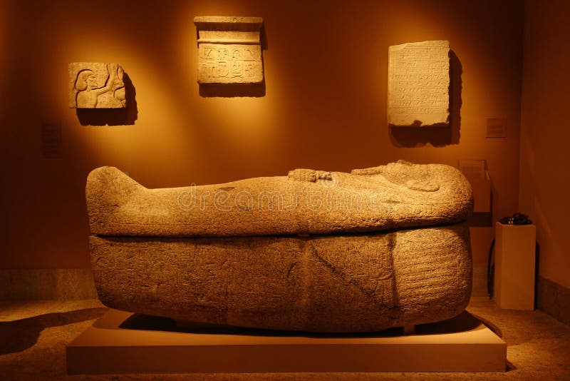 Sarcophage photographie éditorial. Image du funéraire - 37473447