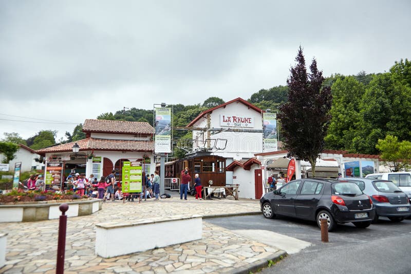 Sare, Francia, Petit Train De La Rhune Fotografia Editoriale - Immagine ...