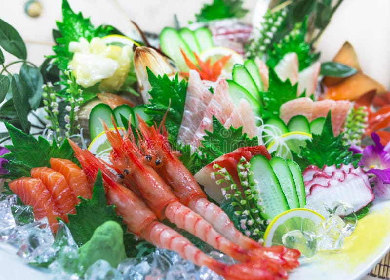 Sashimi dei frutti di mare fotografia stock. Immagine di sushi - 31616334