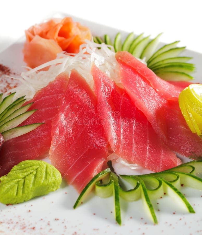 Sashimi do atum imagem de stock. Imagem de gengibre, algas - 11632301