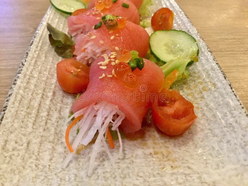 Sashimi Do Atum Com Rabanete Fim Acima Delicioso Imagem de Stock ...
