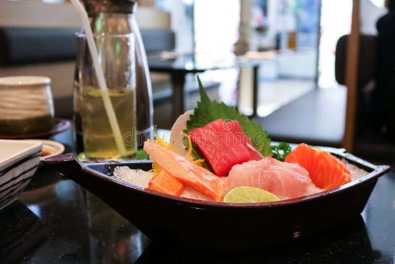 Sashimi På Plattan, Japansk Mat Arkivfoto - Bild av rött, maträtt ...