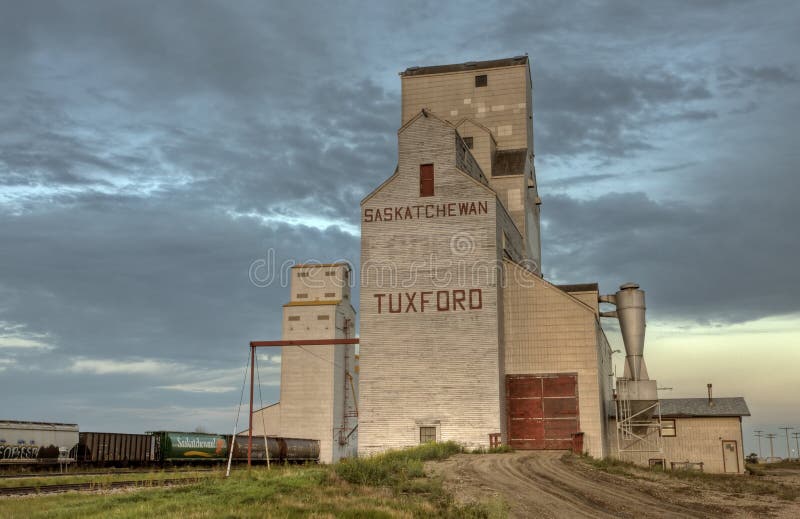 Saskatchewan Grain Elevator Stock Photo - Image of structure, corn ...
