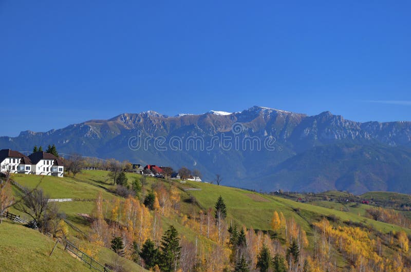 Sat Magura, Brasov foto de stock. Imagem de montanhas - 37496278