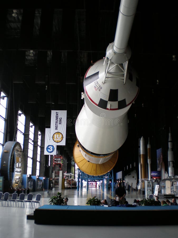 Saturnus V redactionele stock afbeelding. Image of grootte - 17257829