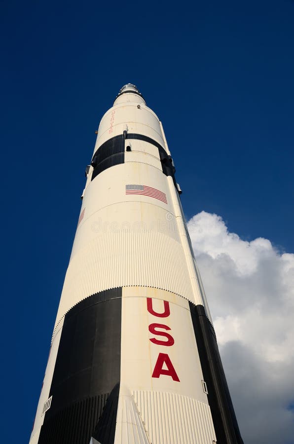 Saturnus V De Motoren Van De Raket Redactionele Foto - Image of vlucht ...