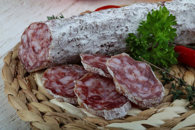 Saucisse de salami photo stock. Image du fumé, personne - 65957516