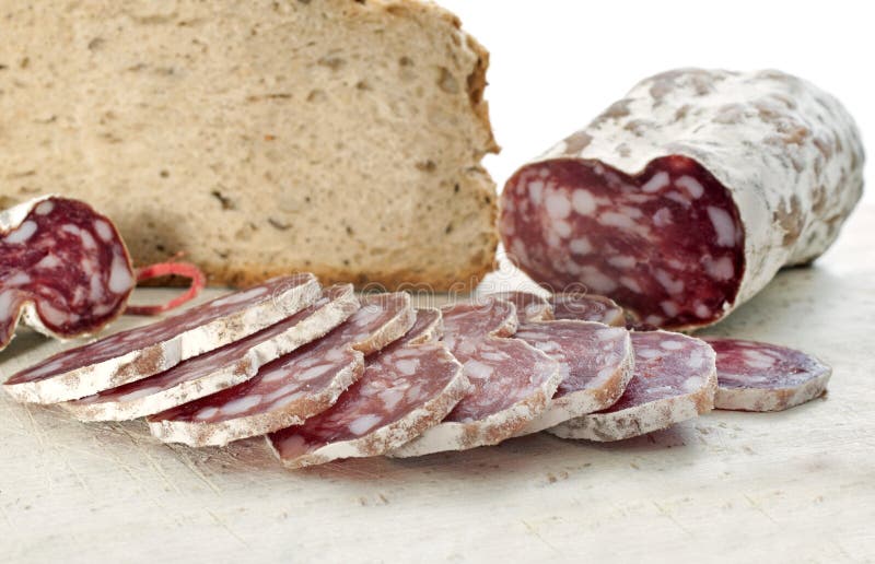 Saucisson et pain image stock. Image du part, studio - 97592627