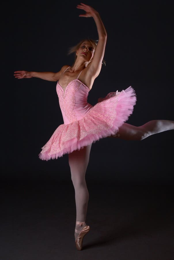 Saut de ballet image stock. Image du modèle, assez, ballerine - 1771893