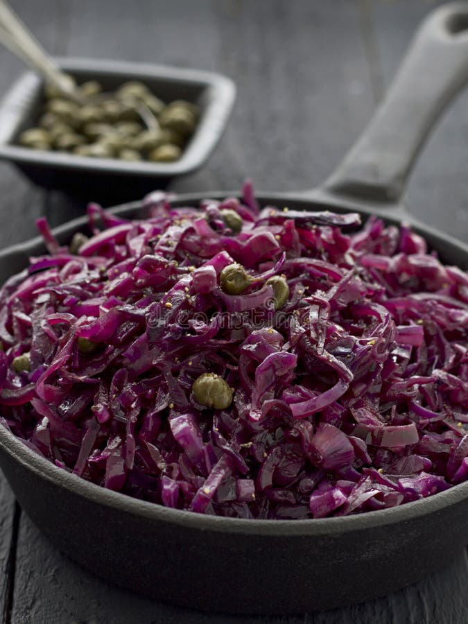 Sauteed Rode Kool stock foto. Image of plantaardig, smakelijk - 31040784