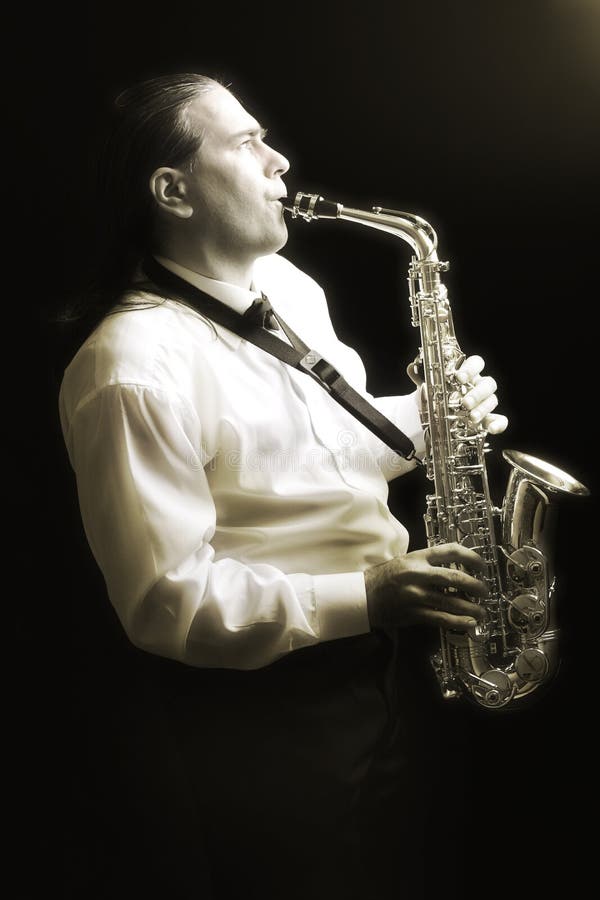 Saxofonista foto de archivo. Imagen de instrumental, jazz - 2325348